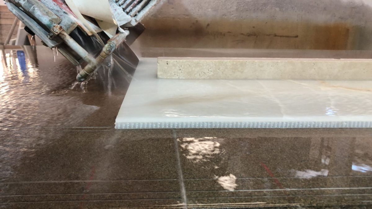 Large format backlit onyx | 2900mm x 1150mm | Stonesize