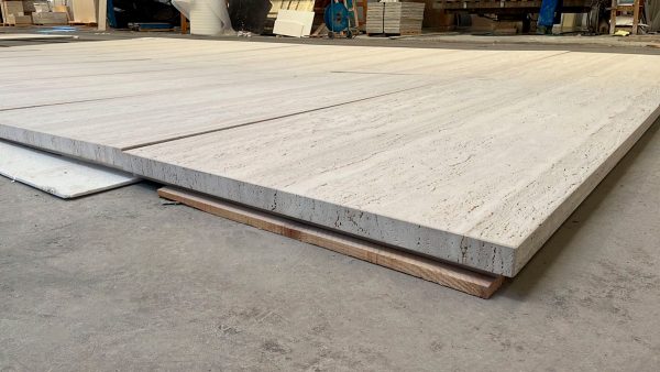 Lightweight travertine panels in large formats